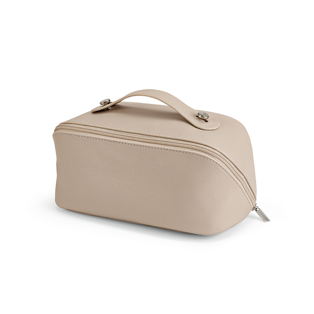 AODACI. Macao Toiletry Bag Recycled Leather